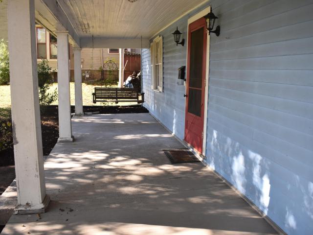 305 W Oak Street