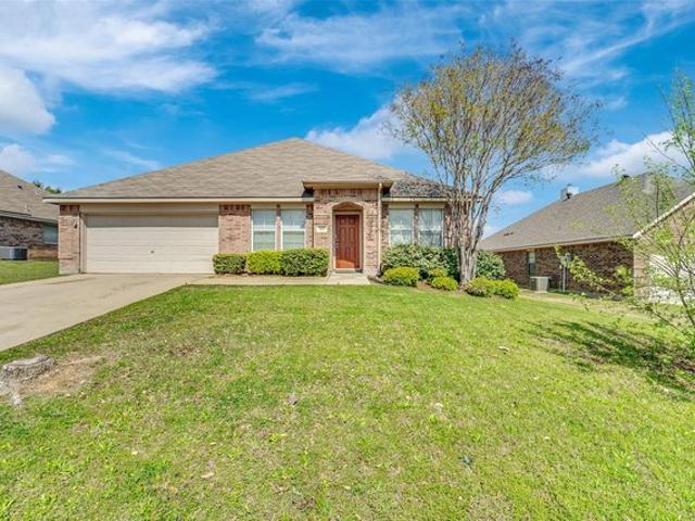 305 Woodridge Dr, Oak Point, TX 75068