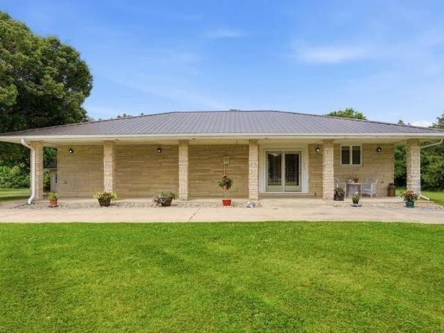 305 Worth St, Lamont, IA 50650