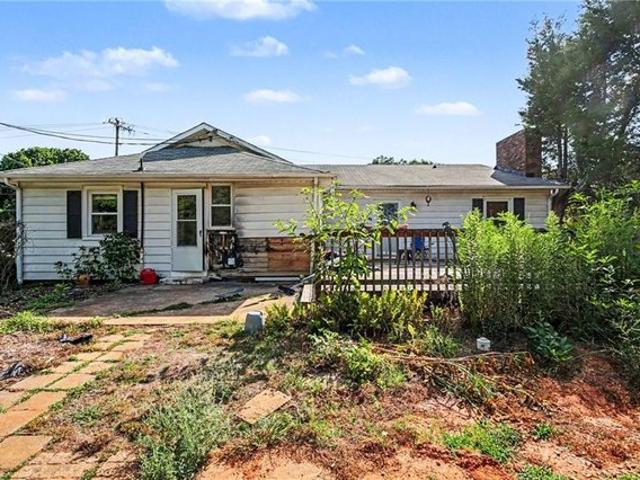 305 Walkertown Guthrie Rd, Winston Salem, NC 27101