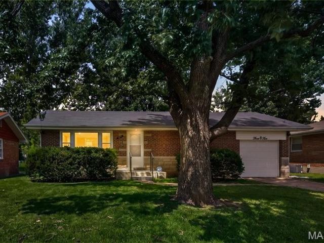 305 Ward Dr, Ferguson, MO 63135