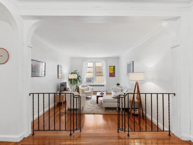305 West 52nd Street, New York, NY