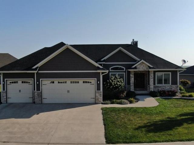 305 White Fox Dr, Clarion, IA 50525