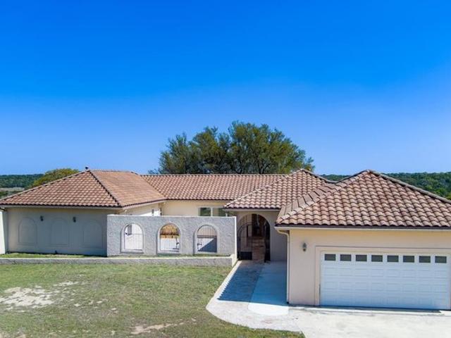 305 Teague Rd, Kerrville, TX 78028
