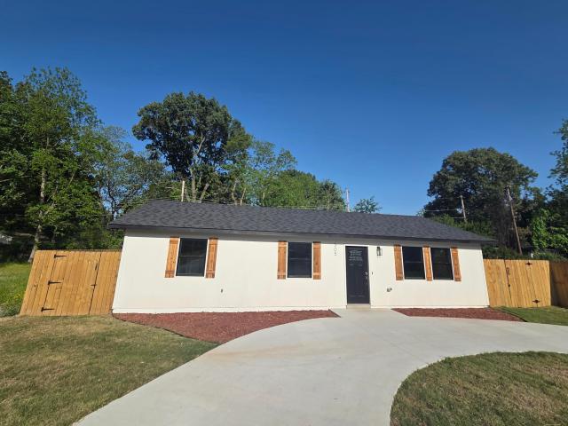 305 Thomas Circle