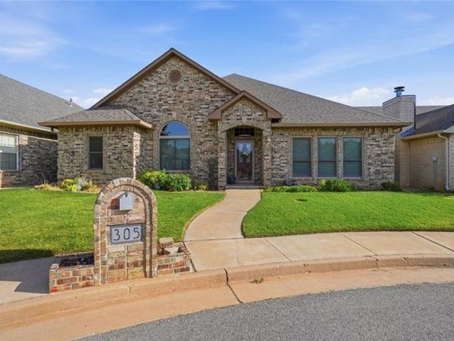 305 Tierra Rica Cir, Altus, OK 73521