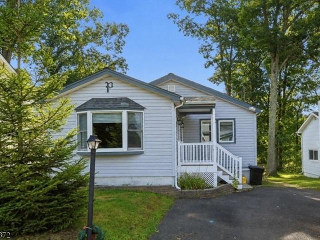 305 Tulsa Trl, Hopatcong, NJ 07843