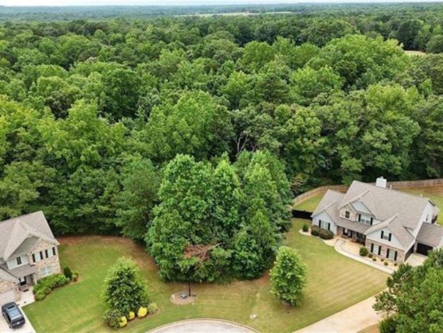 305 Vantage Pt, Locust Grove, GA 30248