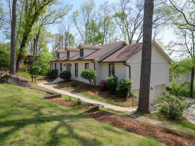 305 Vesclub Drive