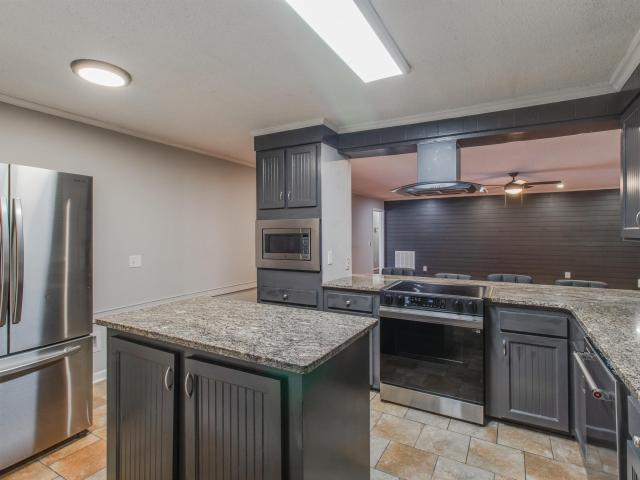 305 Viking Drive