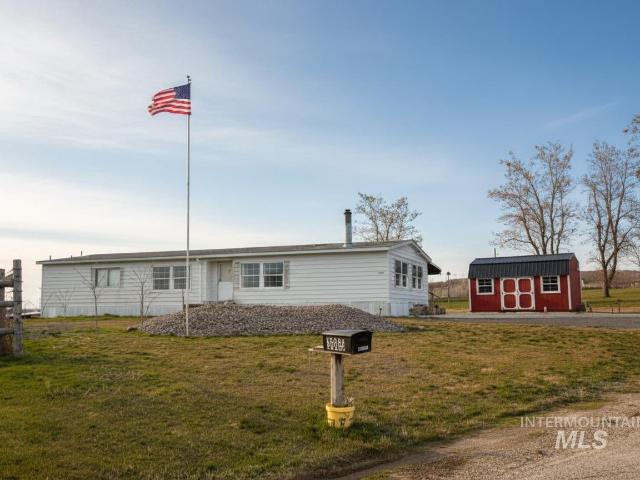 3065 Center Ave