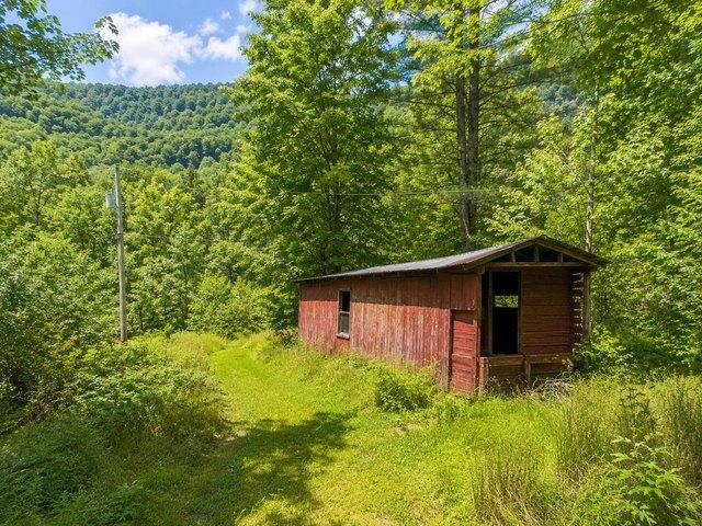 3066 Big Willard Rd, Busy, KY 41723
