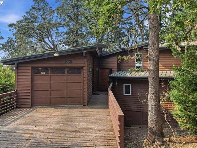3067 Whitbeck Blvd, Eugene, OR 97405