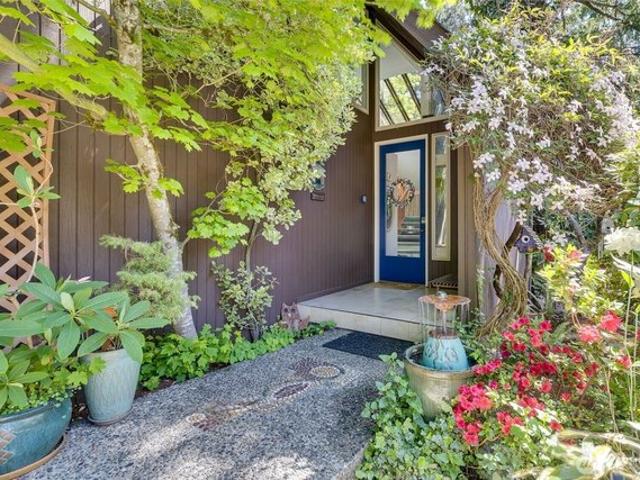 3068 th Ave NE, Bellevue, WA 98008