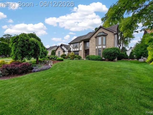 30693 Huntsman Dr E, Farmington Hills, MI 48331