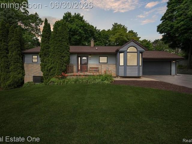 30691 Rainbow Dr, Lyon Township, MI 48165