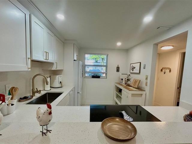 3060 Holiday Springs Blvd Apt 102, Margate, FL 33063