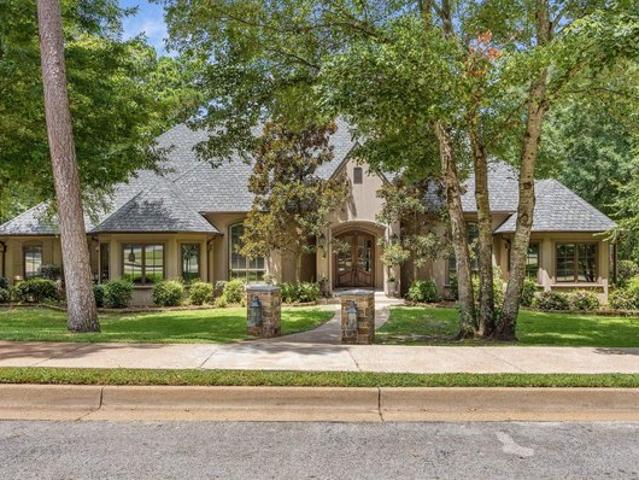 3060 Stonegate Blvd, Tyler, TX 75703