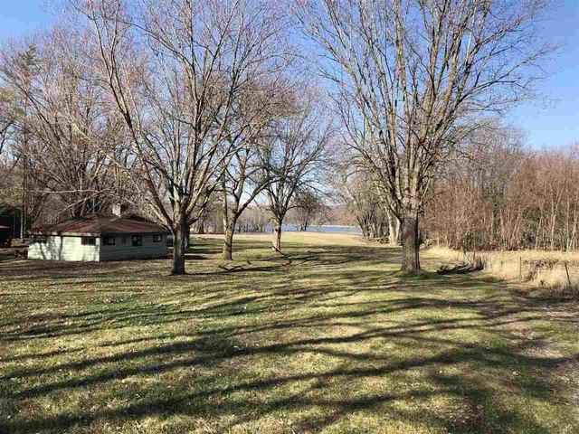 30615 Lakeshore Dr, Prairie du Chien, WI 53821