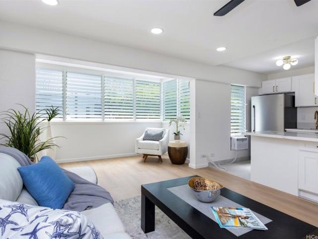3061 Pualei Cir Apt 105, Honolulu, HI 96815