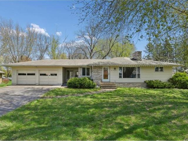 30625 Broadway St, Lindstrom, MN 55045