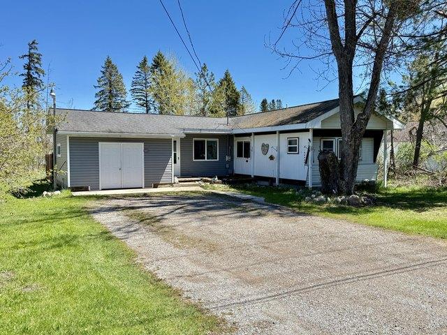 3063 Gratiot Rd, Indian River, MI 49749