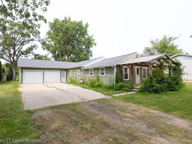 3063 Stockbridge St, Genesee, MI 48506