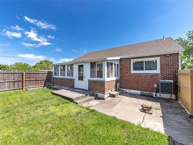 306 1/2 Oakland Ave, Charleroi, PA 15022