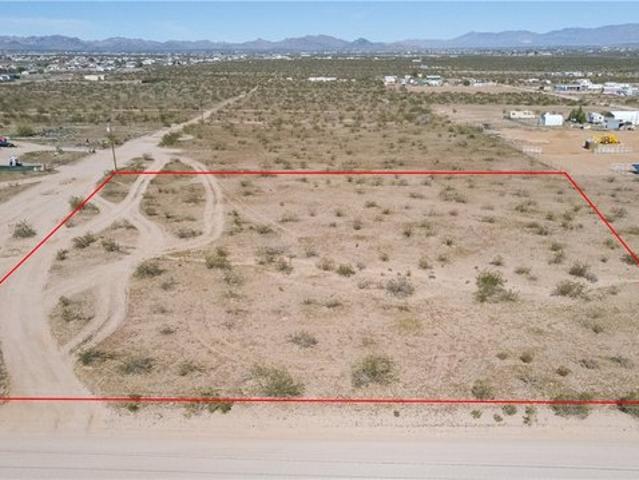 306 18 W Diabase Dr, Golden Valley, AZ 86413