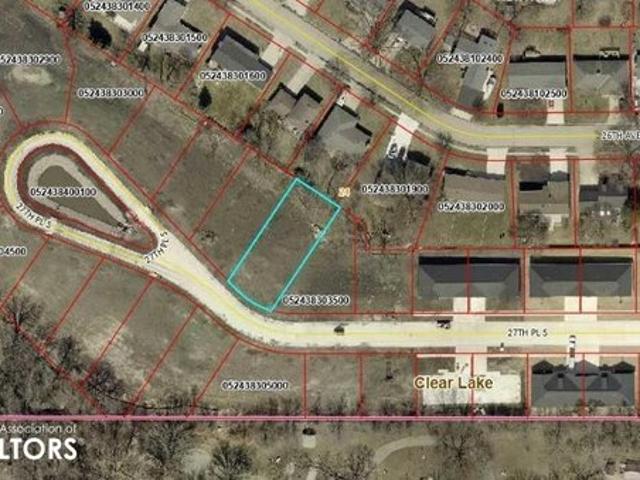 306 27th Pl S, Clear Lake, IA 50428