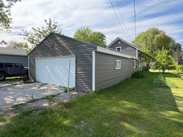 306 2ND Street