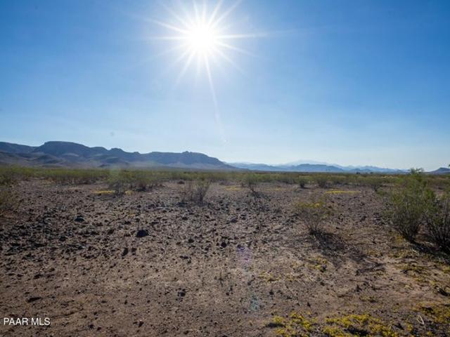 306 35 Bacobi Rd, Golden Valley, AZ 86413