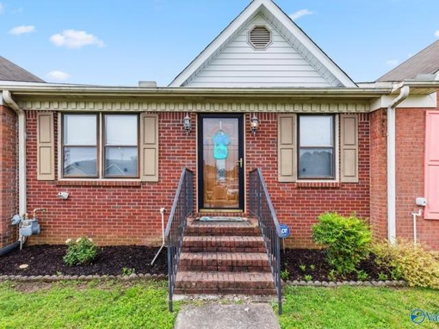 306 College St NW, Hartselle, AL 35640