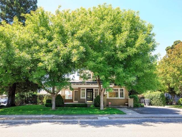 306 California Ave, Oakdale, CA 95361