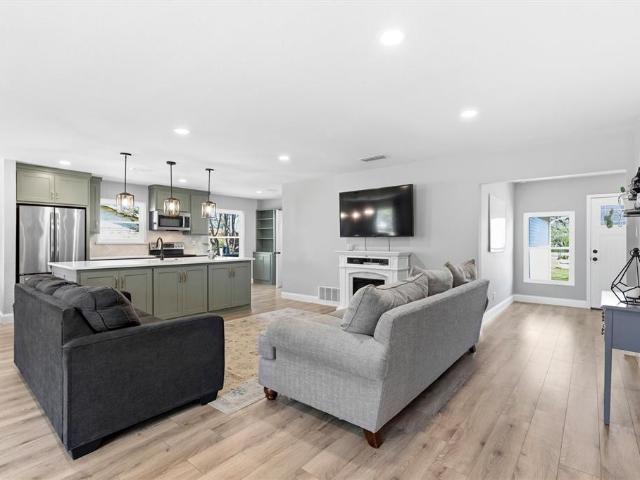 306 Amoret Circle