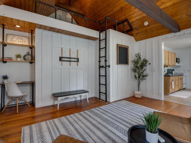 306 Bue Street