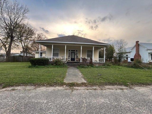 306 Goolsby St, Hurtsboro, AL 36860