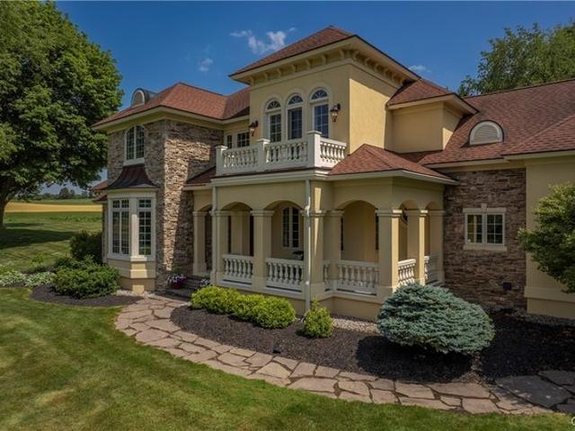 306 Georgetown Sq, Clinton, NY 13323
