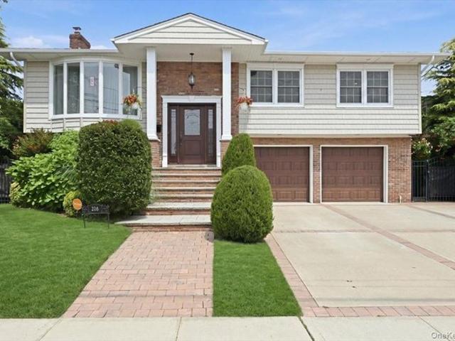 306 Greenway Rd, Lido Beach, NY 11561