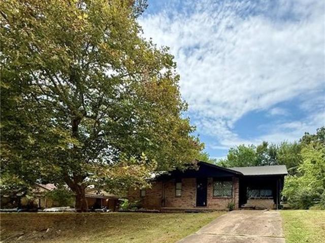 306 Grove Ave, Poteau, OK 74953