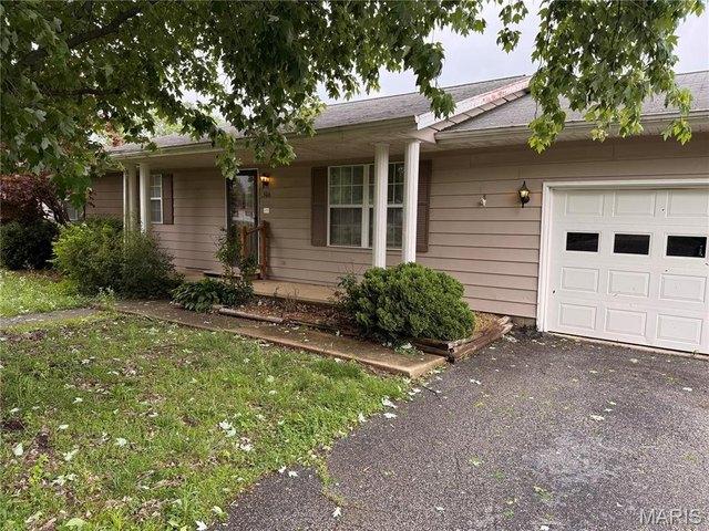 306 Dewolf St, Odin, IL 62870