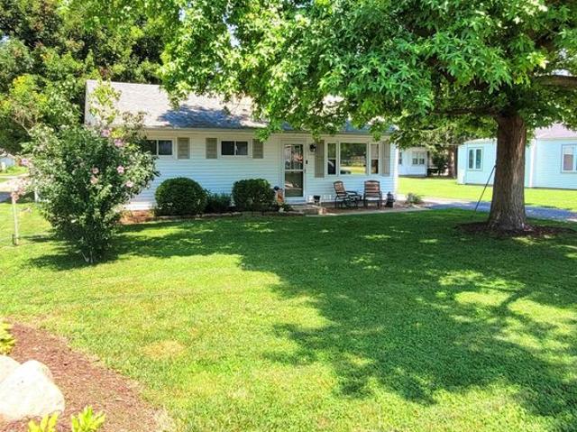 306 E 8th St, Brookston, IN 47923