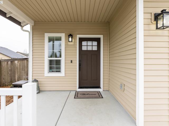 306 E 16th PL