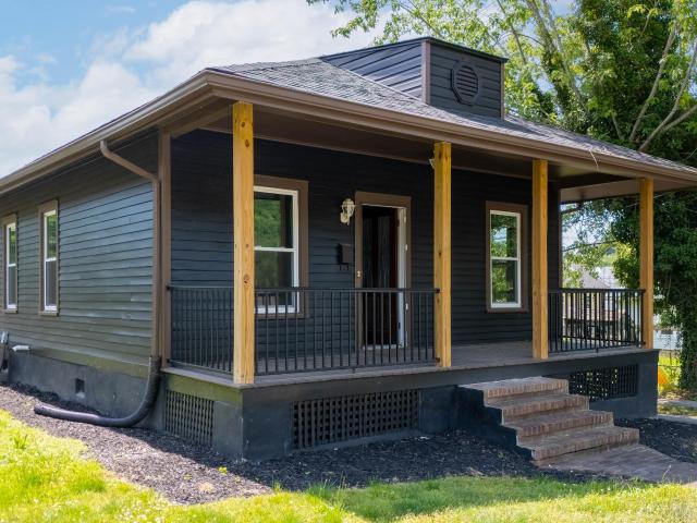 306 E Walden St