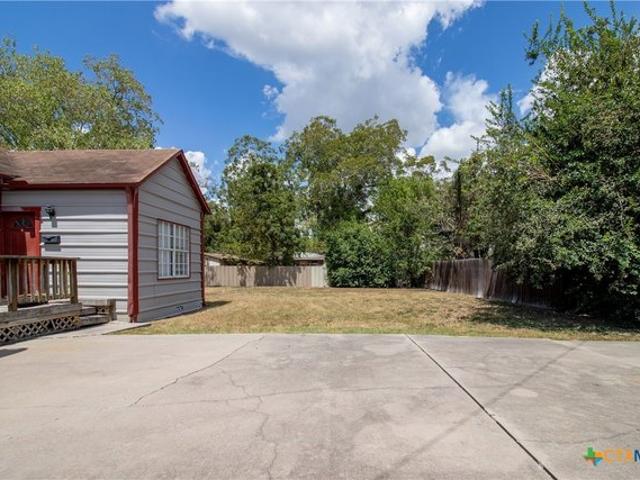306 E Brazos St, Victoria, TX 77901