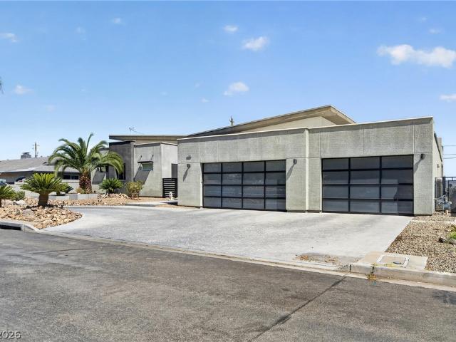 306 E Country Club Drive