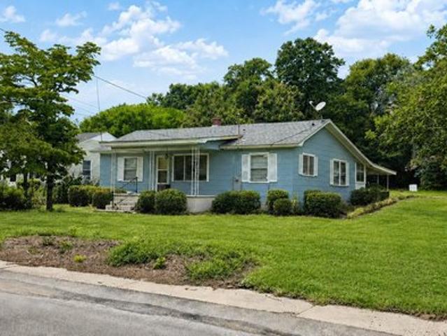 306 E Hampton St, Elloree, SC 29047