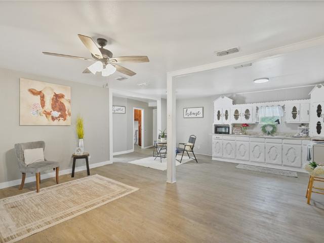 306 E Miller Avenue