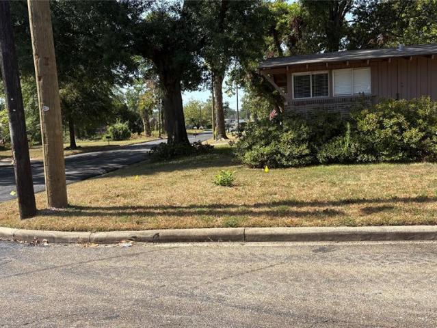 306 E Pine