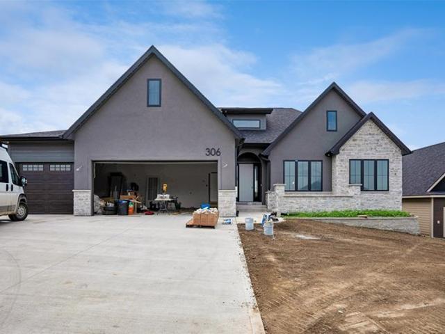 306 Emmett Ct, Norwalk, IA 50211